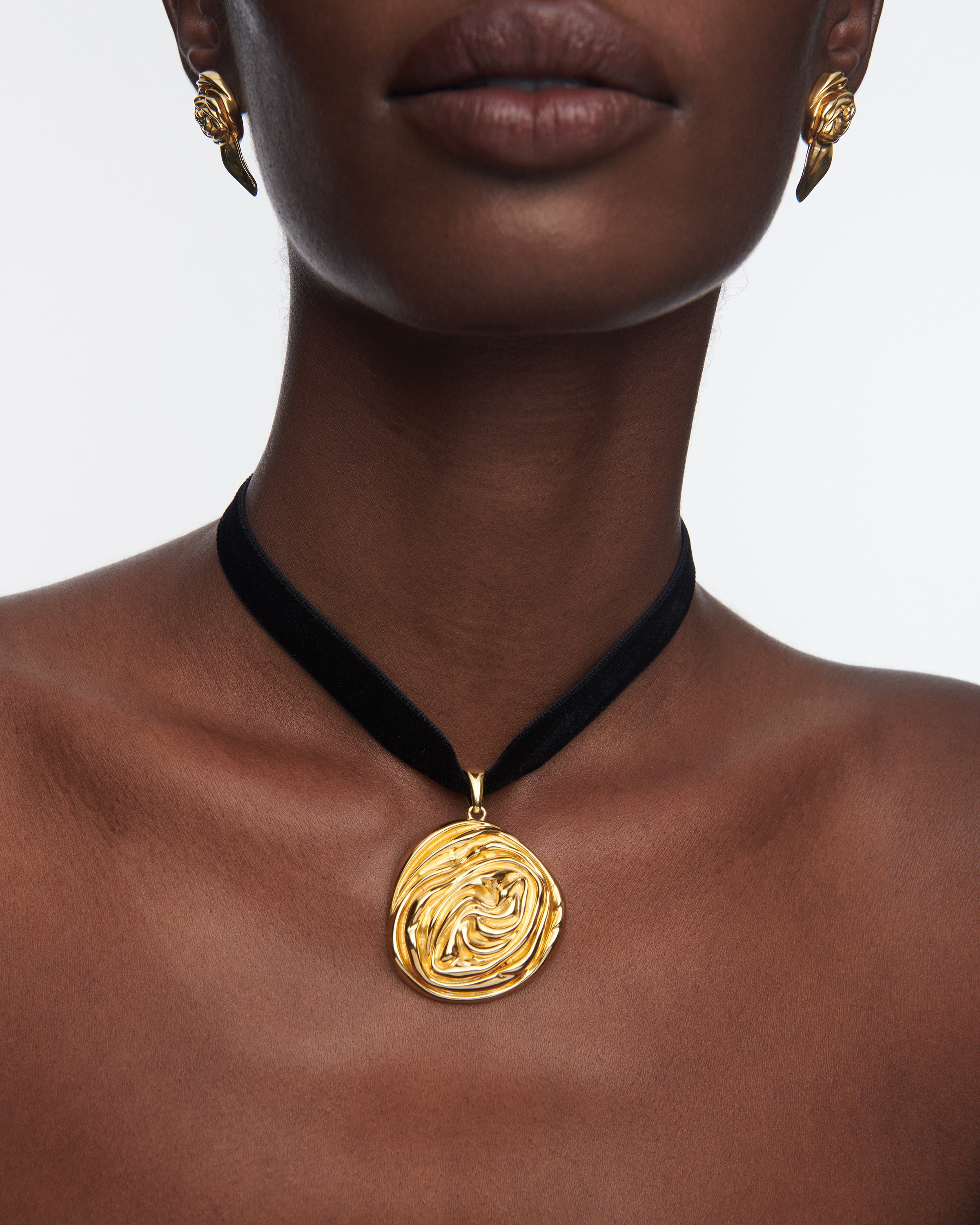 Rosette Pendant Necklace | Gold – Sterling King